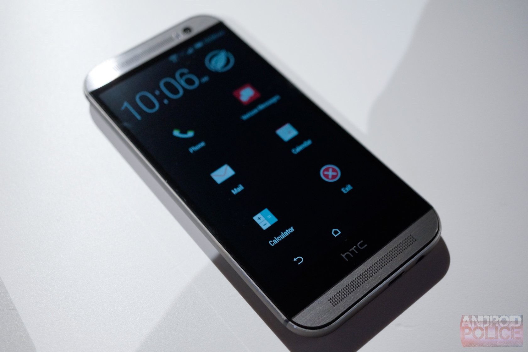 Hands-On (And Video) With The HTC One M8 And Its Dot View Case
