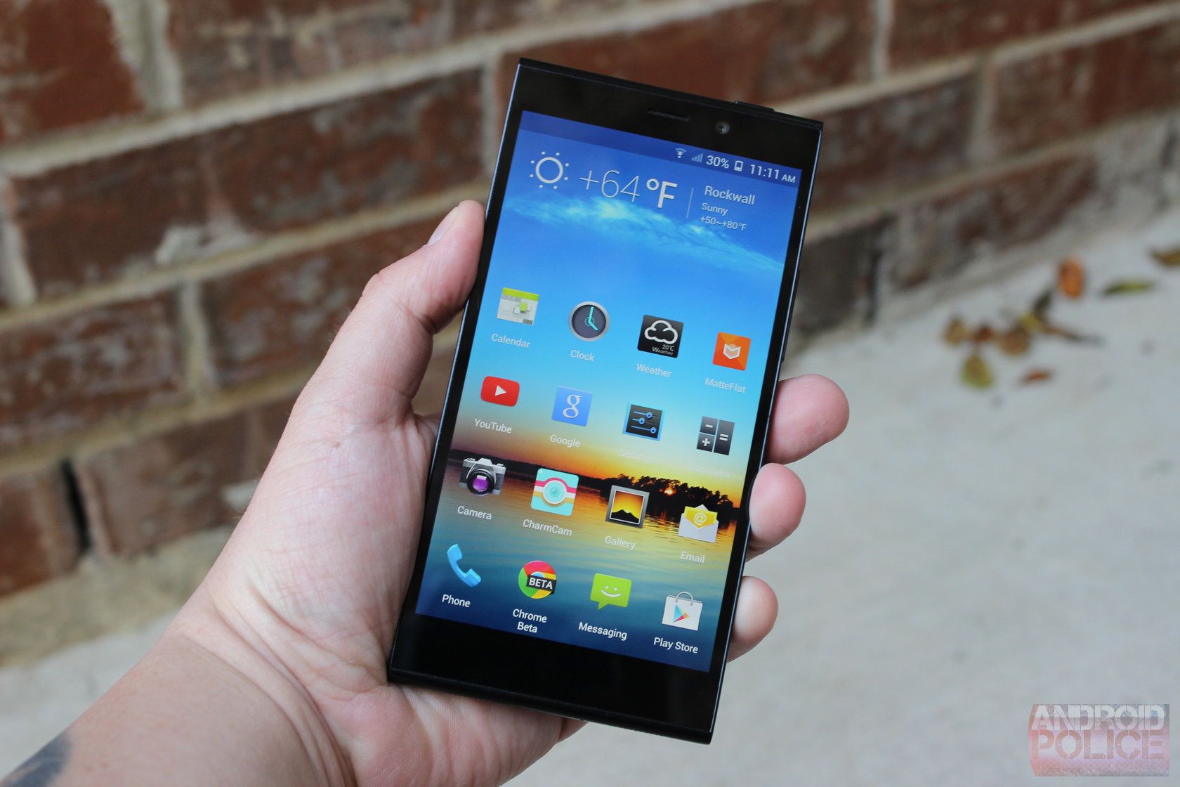 Hands-On With The Blu Life Pure XL: Settling Feels Good