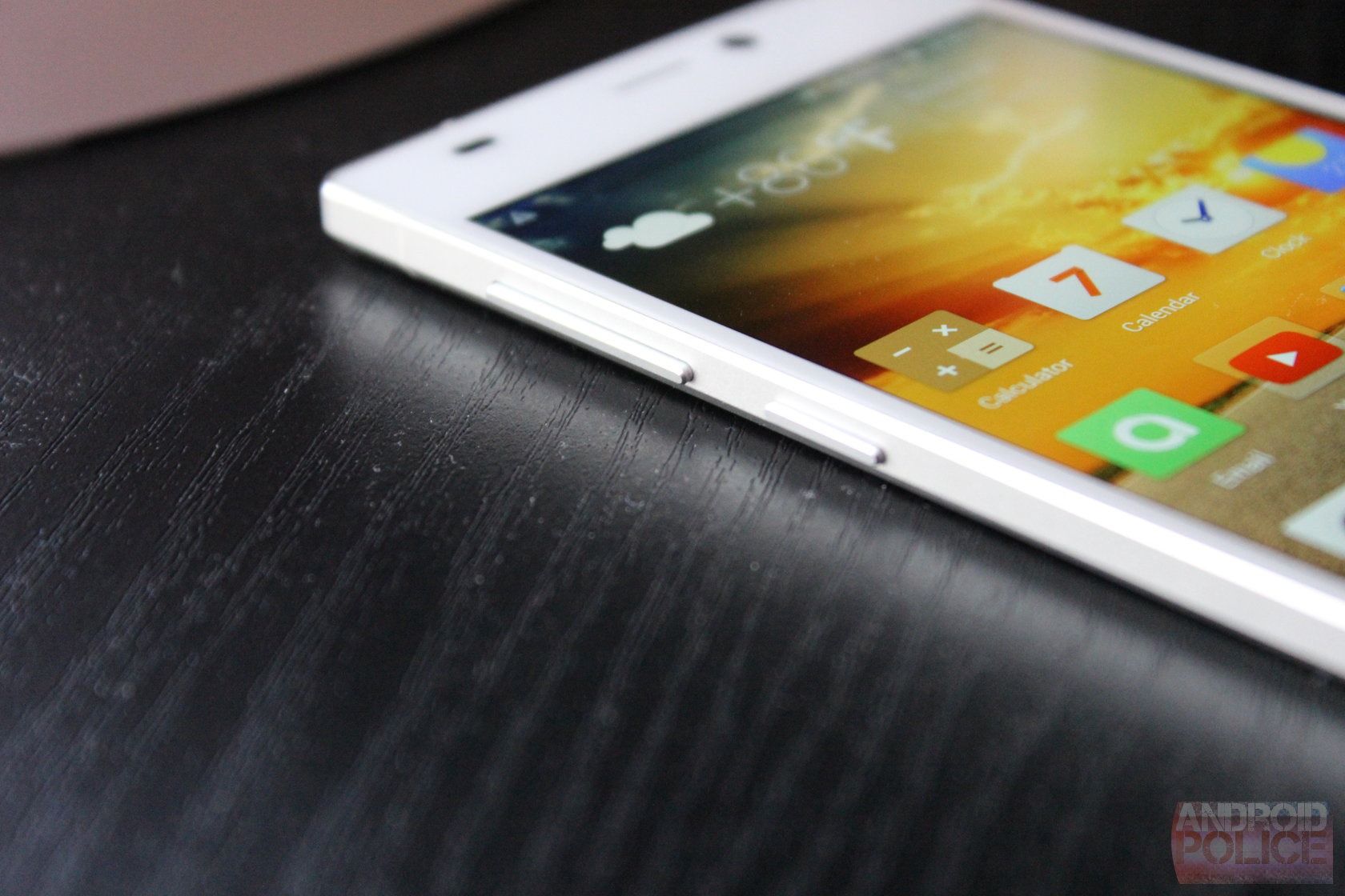 Hands-On With The Blu Vivo IV, Blu's First Octa-Core Phone And The ...
