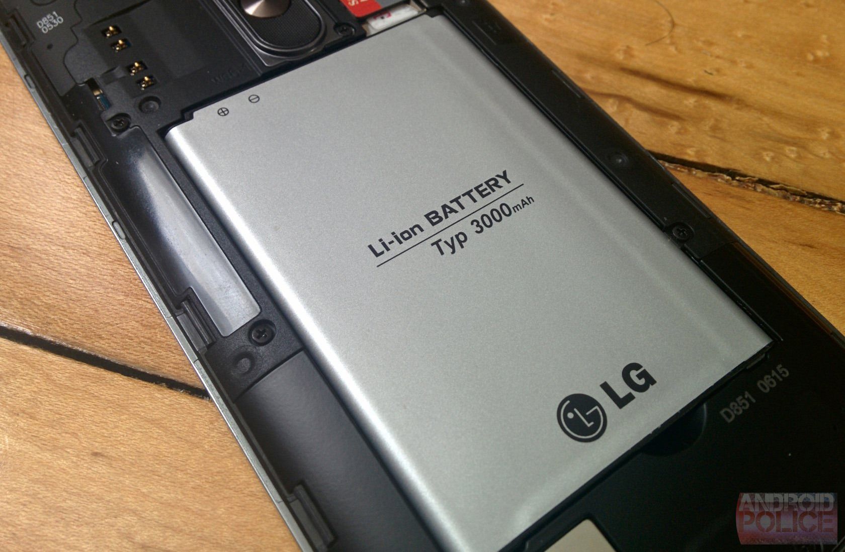 LG Offering A Free Spare Battery And Charging Cradle With The Purchase ...