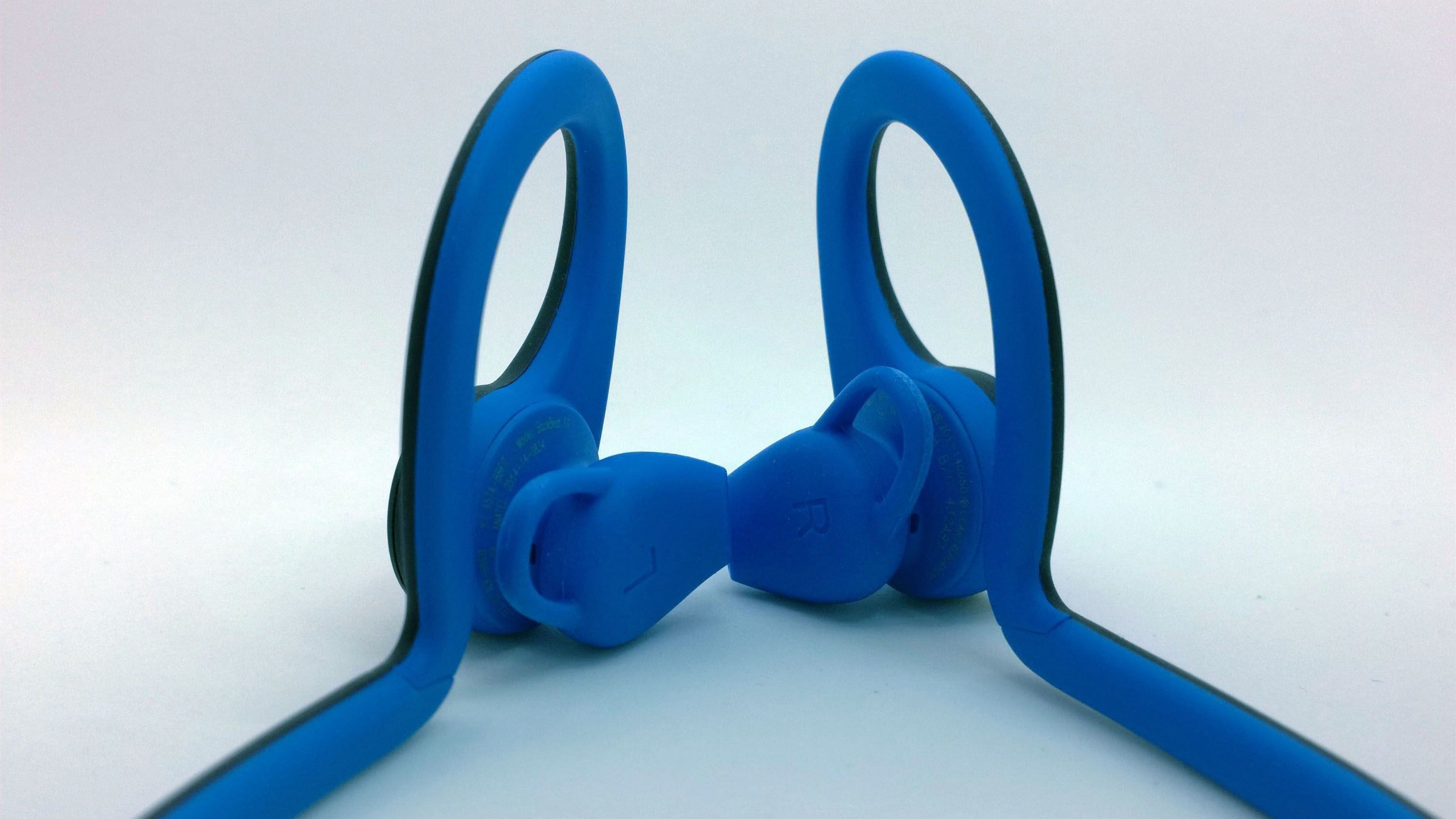 Plantronics Backbeat Fit Review: A Sporty Bluetooth Headset That ...