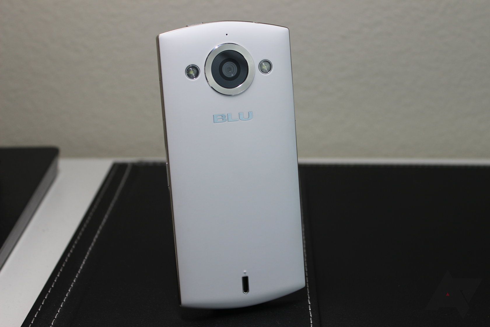 Hands-On With The Blu Selfie: Dual 13MP Cameras And A Great Form Factor ...
