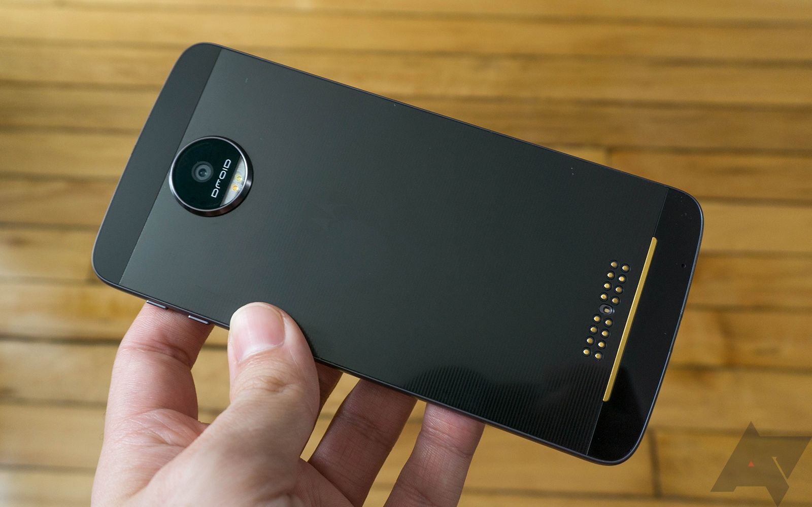 [Deal Alert] Best Buy is offering $200 off Moto Z Droid pre-orders and ...