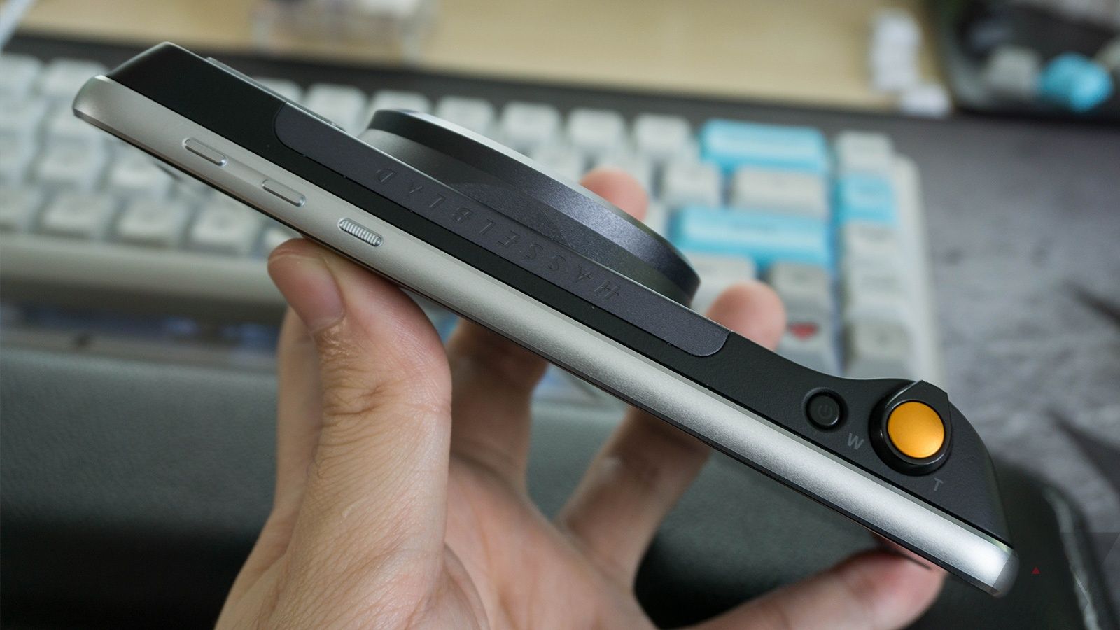 Quick review: Motorola's Hasselblad True Zoom Moto Mod camera