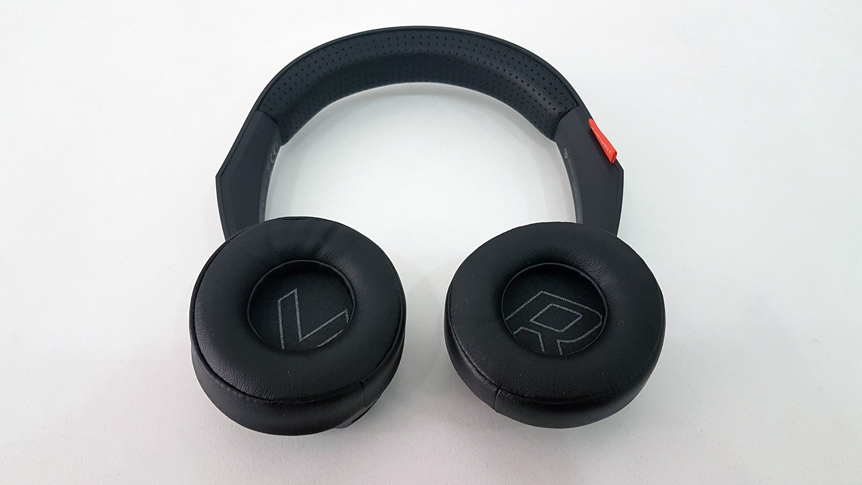 Plantronics BackBeat 500 review: Budget headphones have a new challenger