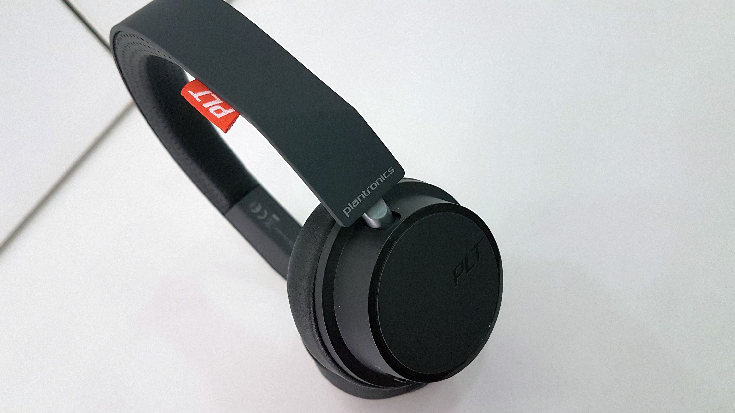Plantronics BackBeat 500 review: Budget headphones have a new challenger