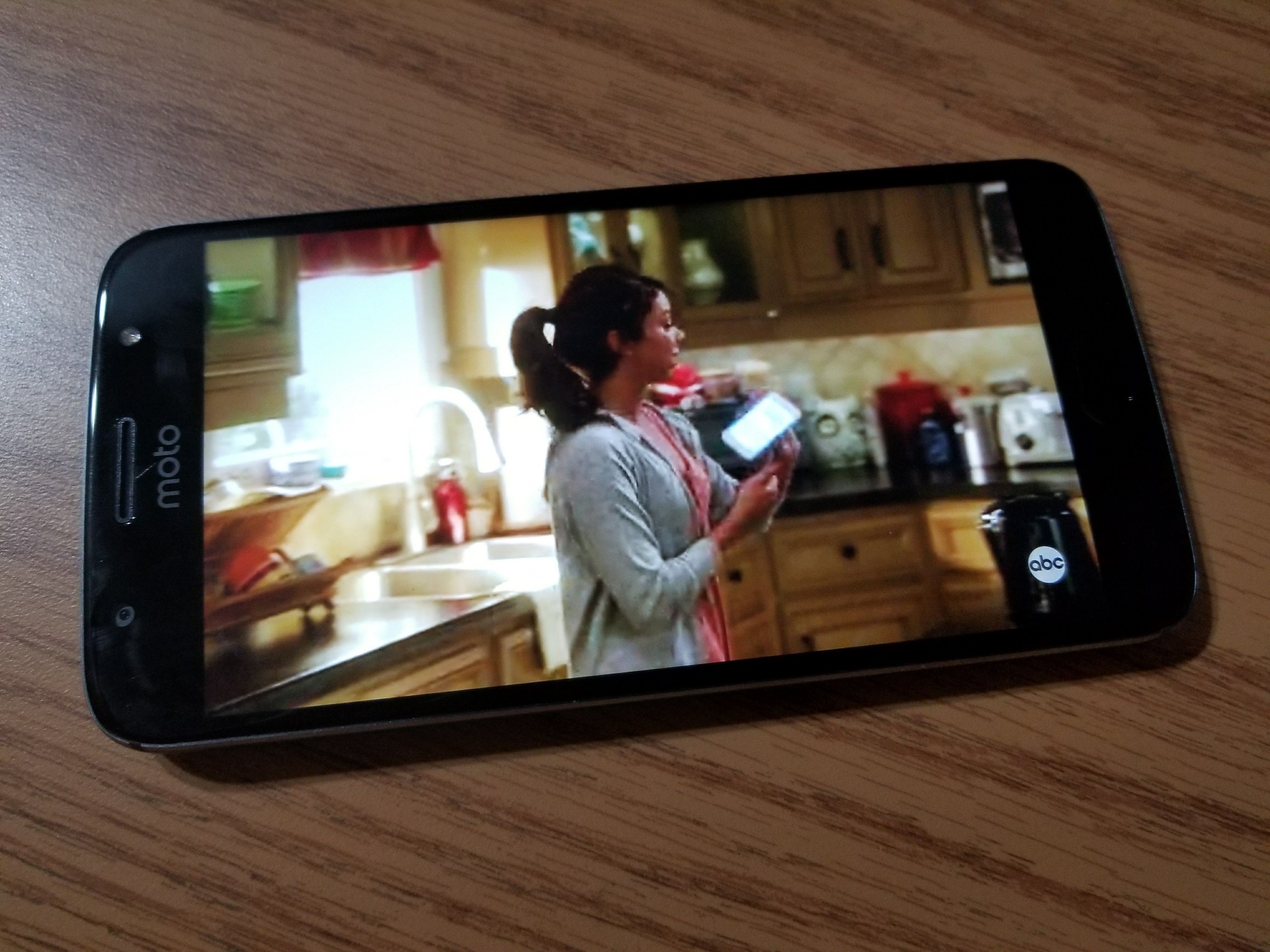 The panda Pixel 2 XL made a cameo in this week's Modern Family episode