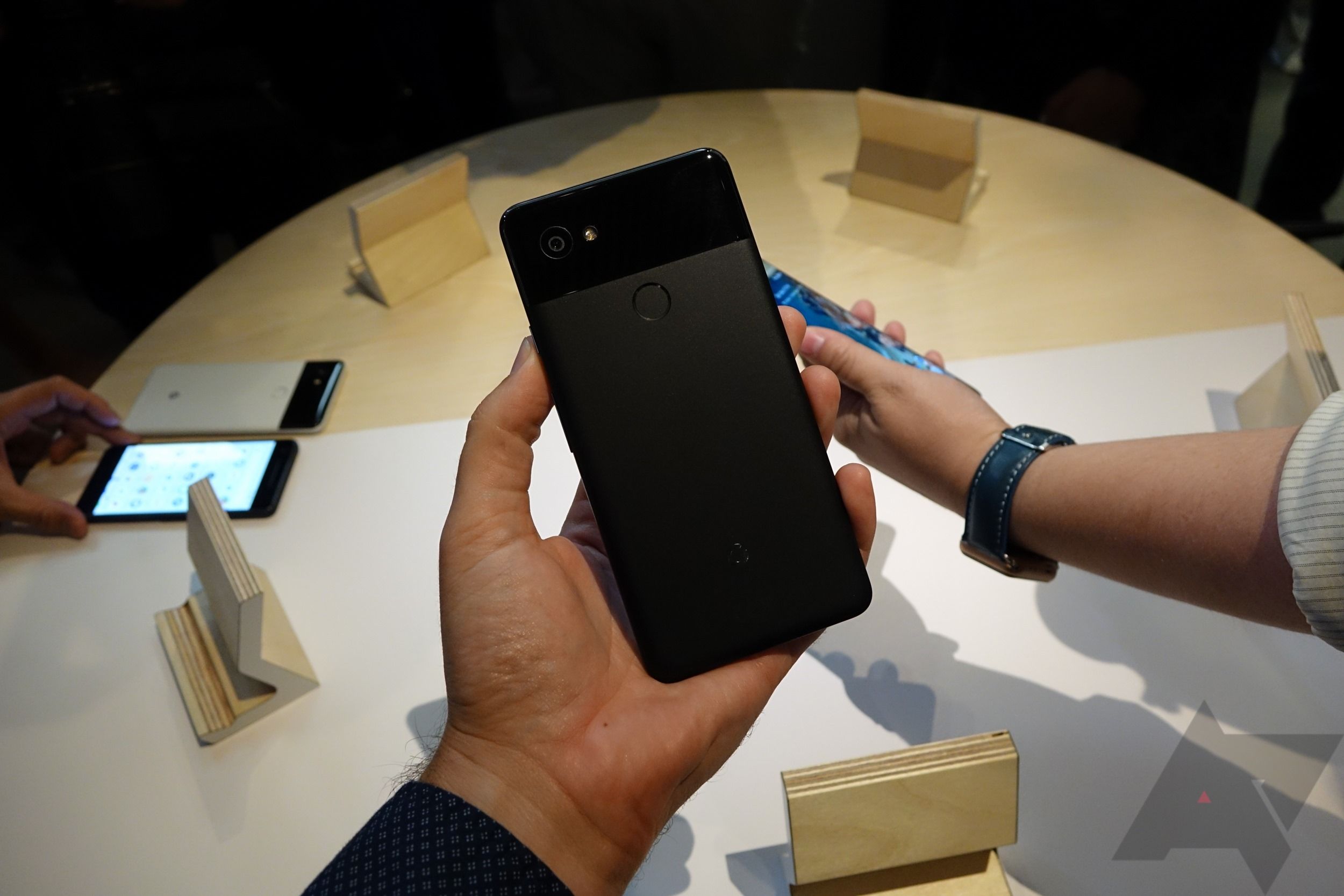 Pixel 2 XL hands-on: Our first look at the second-generation Pixel