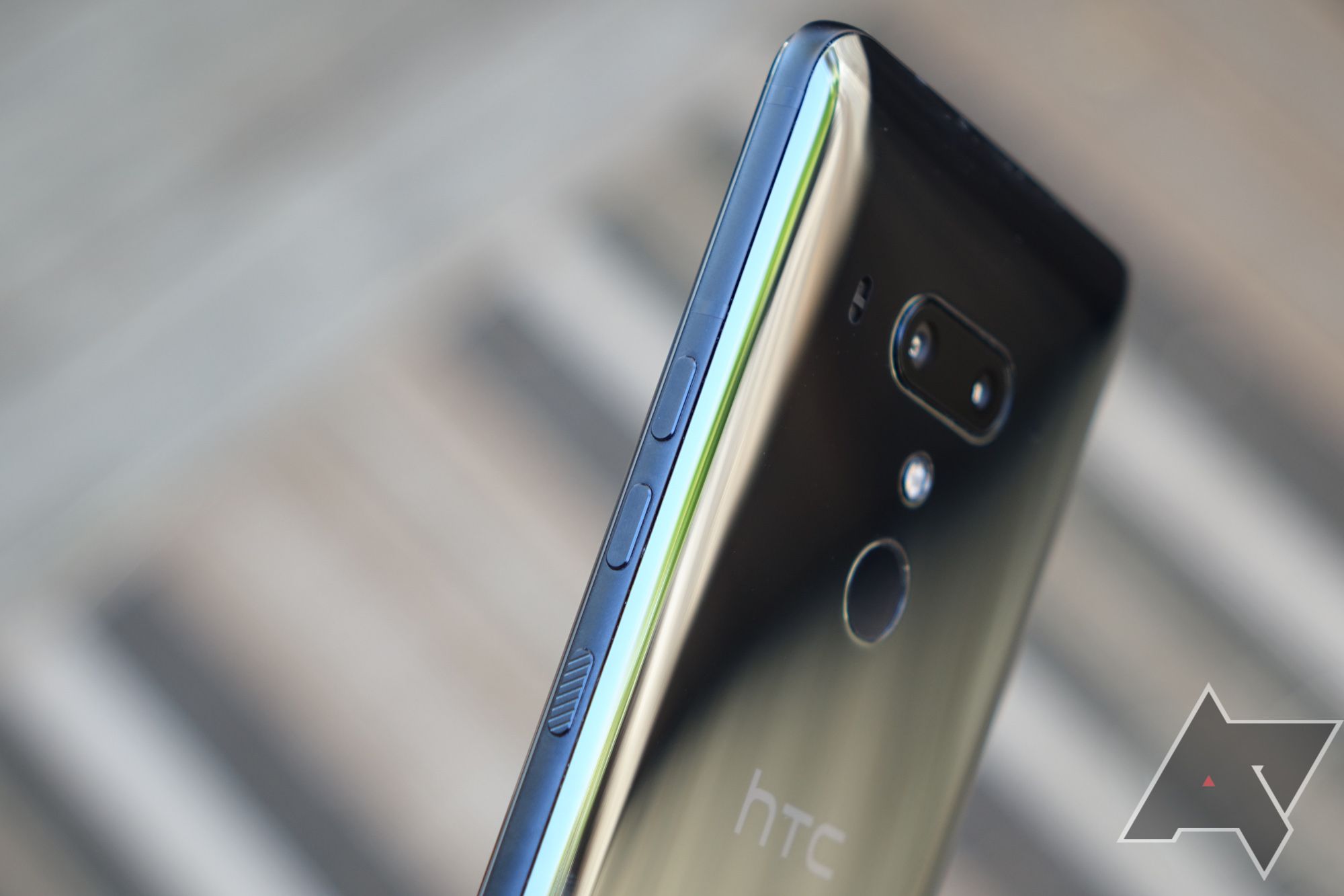 HTC U12+ review: No buttons, no sale