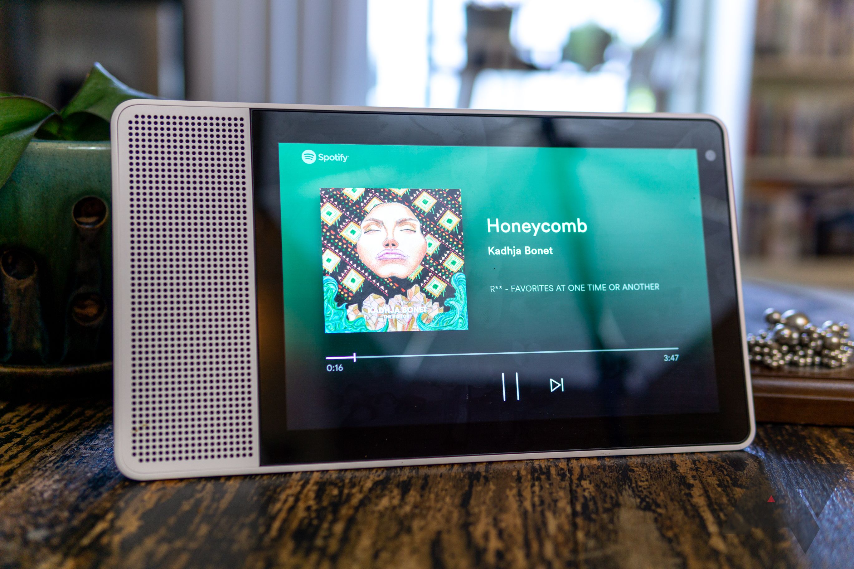 Lenovo Smart Display review: The best new kitchen appliance since the ...