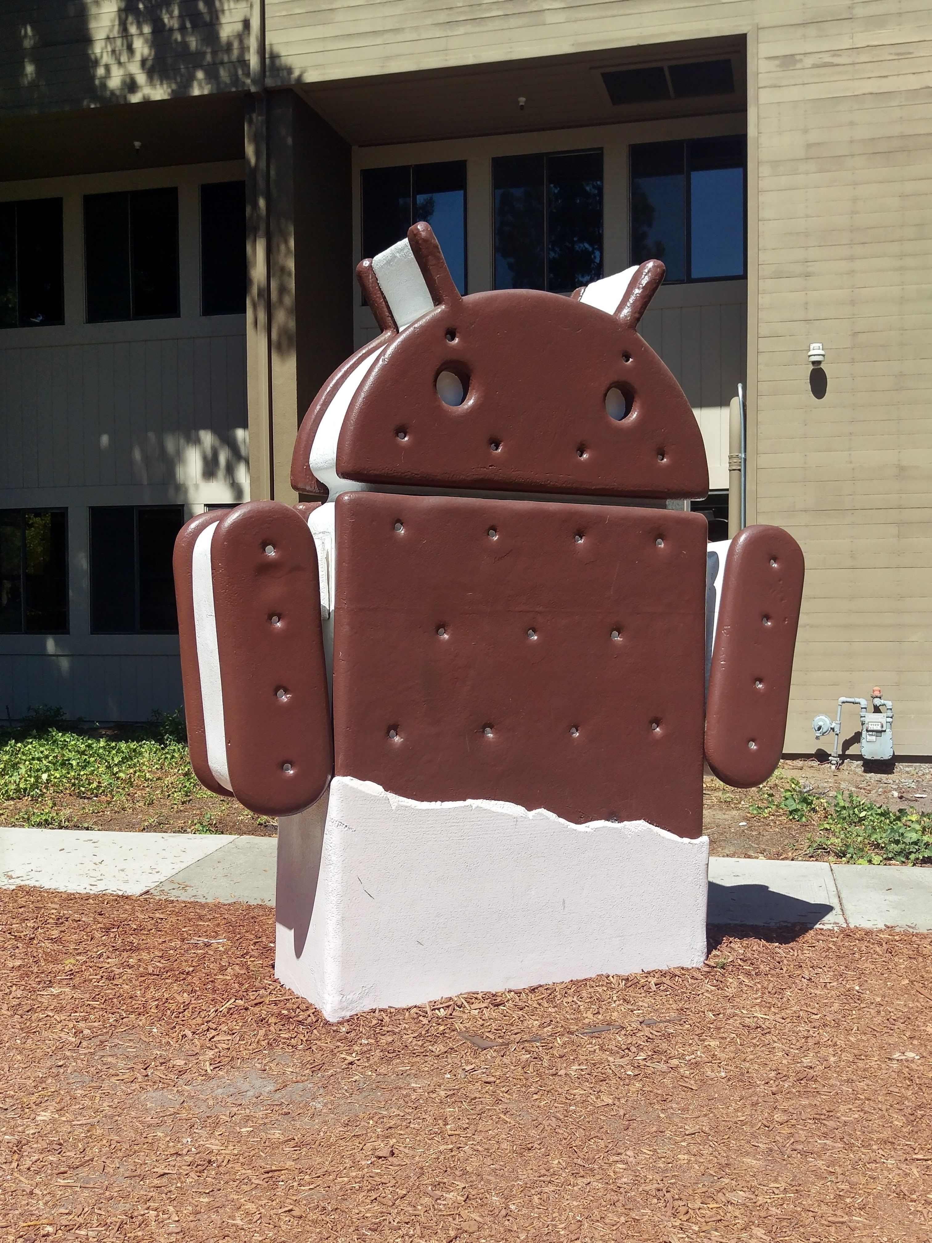 10 years of Android art: Our five favorite dessert-themed statues