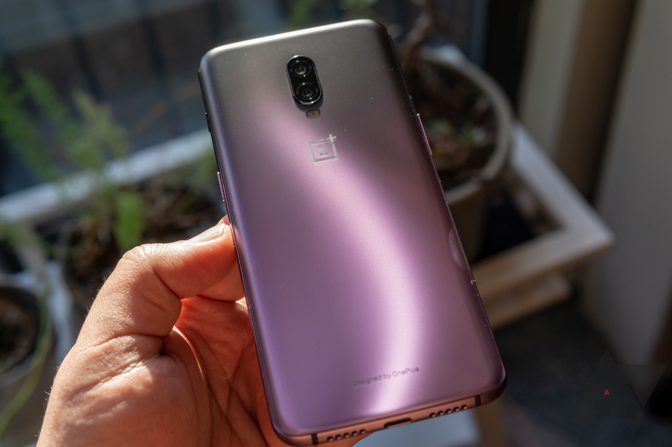 OnePlus' colorful new Thunder Purple 6T is fit for a Prince