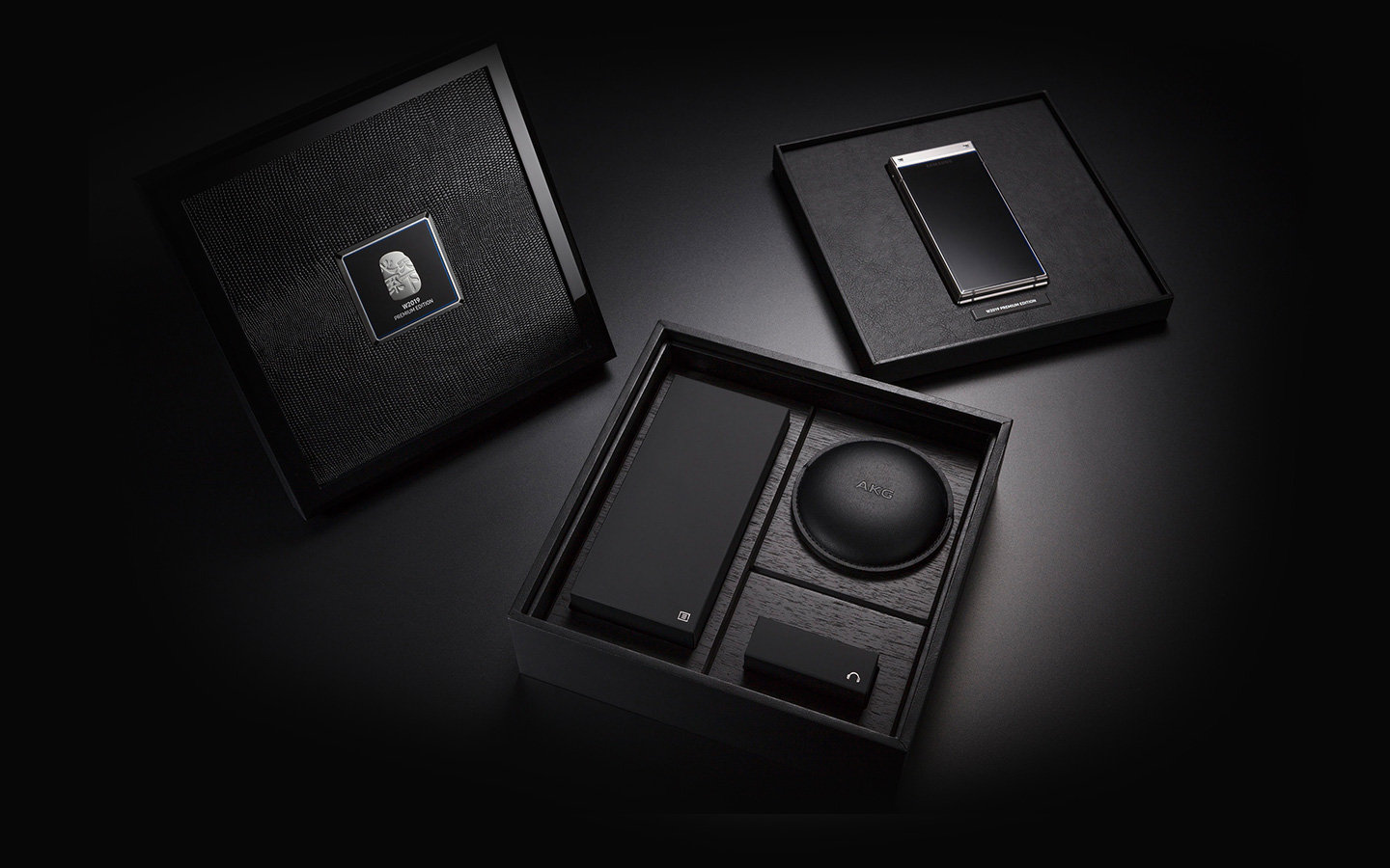 Samsung's ~$2,700 W2019 flip phone debuts with Snapdragon 845, dual cameras, and dual displays