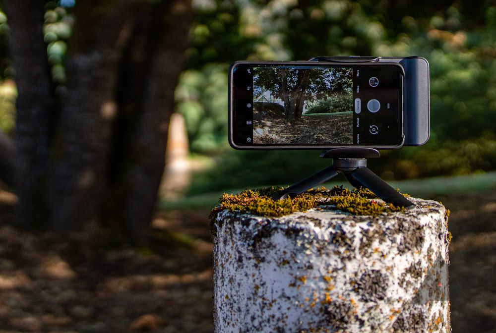 Review: Adonit PhotoGrip Qi is a great smartphone camera grip with ...