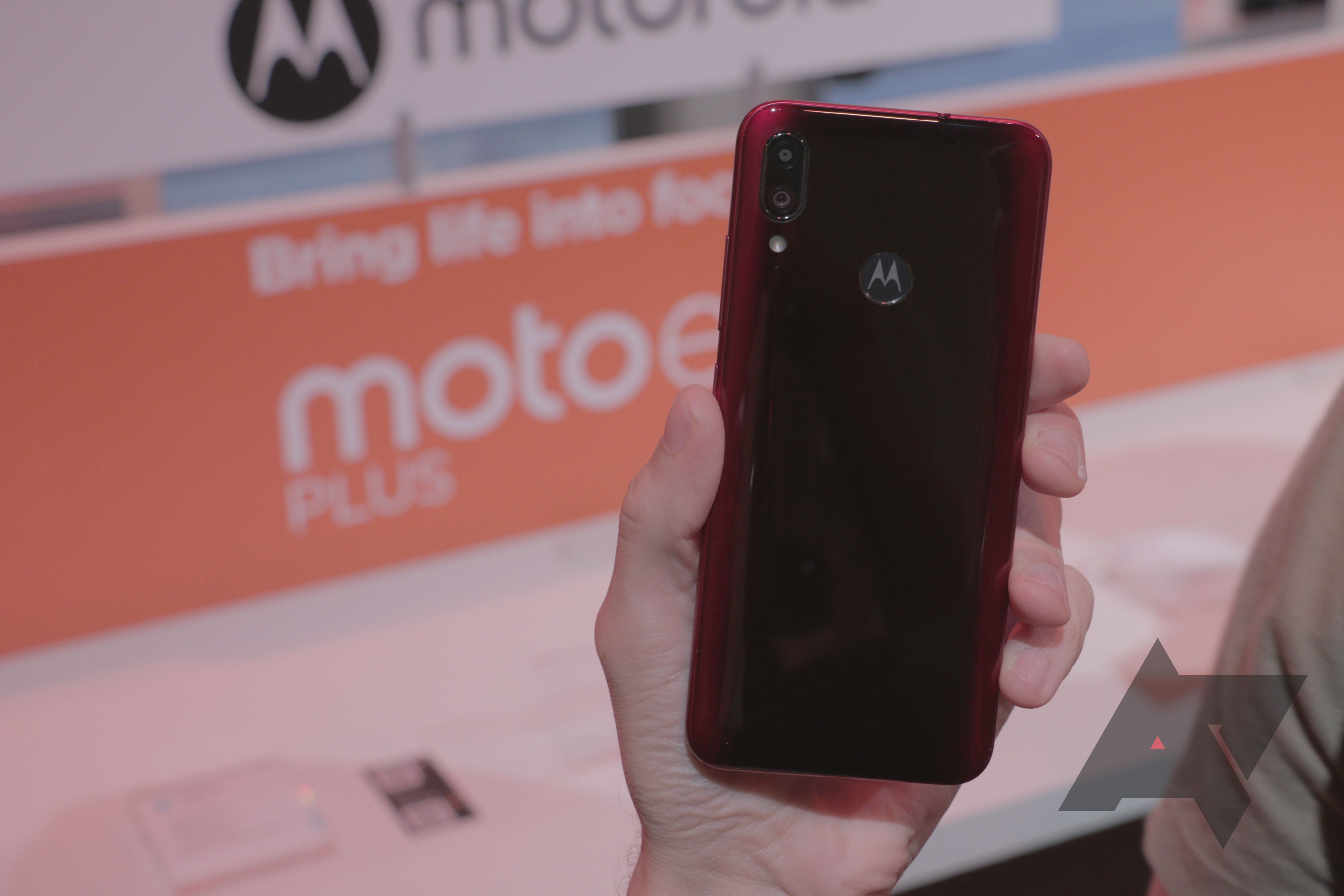 The Moto E6 Plus has dual cameras and a 6.1-inch screen at €140