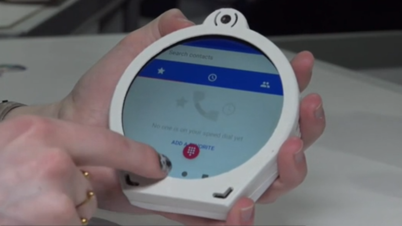 A 4-year-old circular Android phone appears at CES 2020 as a square peg ...