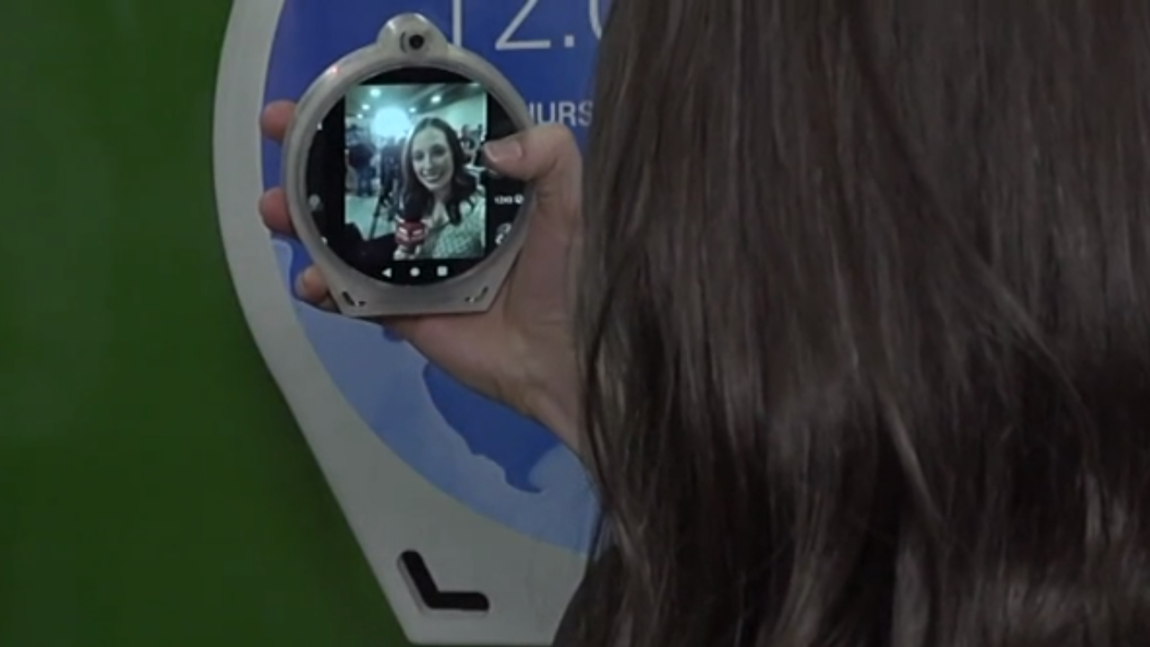 A 4-year-old circular Android phone appears at CES 2020 as a square peg ...