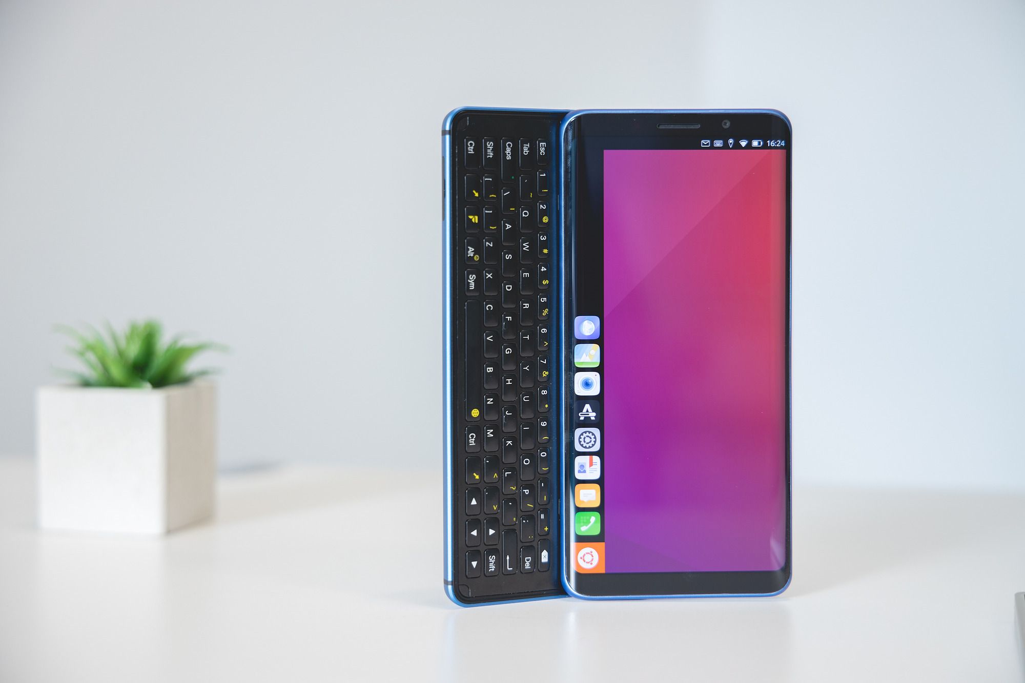 Fxtec's new Pro1-X keyboard slider is the first phone to ship with ...
