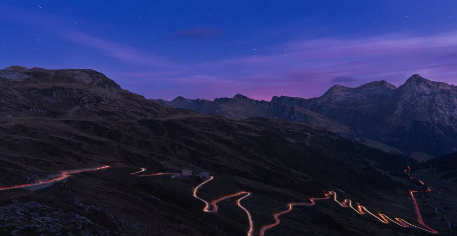 Android Auto is rolling out a selection of wallpapers to fancy up your dash