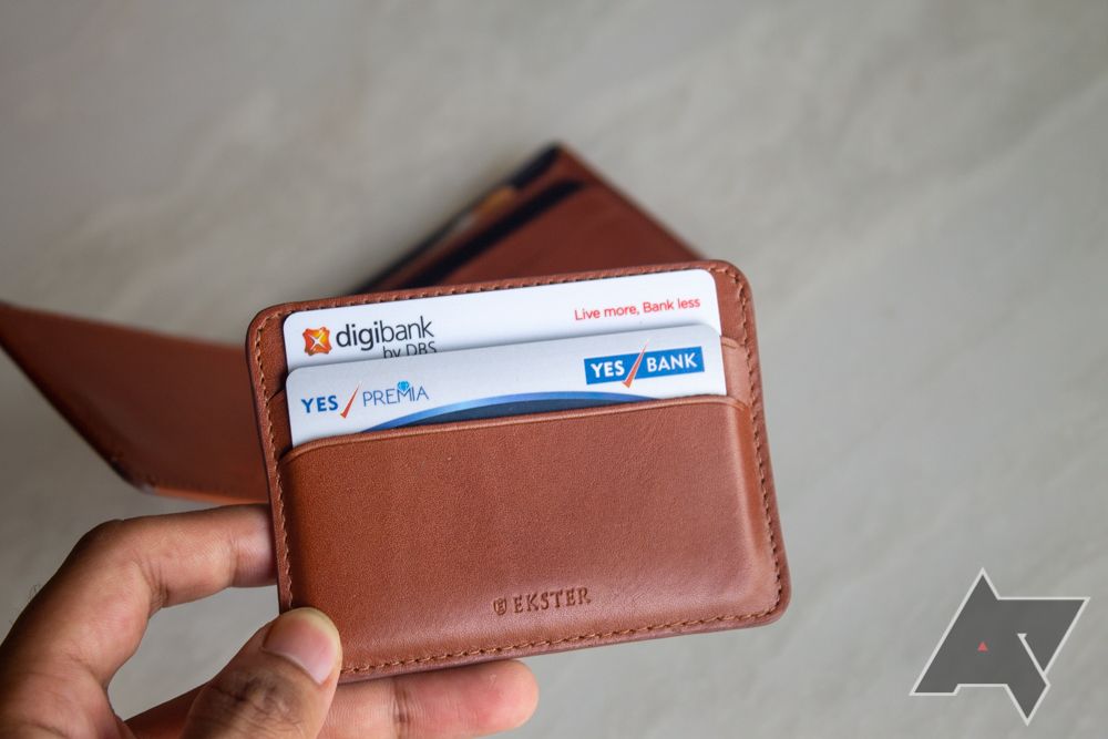 This smart wallet doesn’t look like one, and has a neat trick up its sleeve