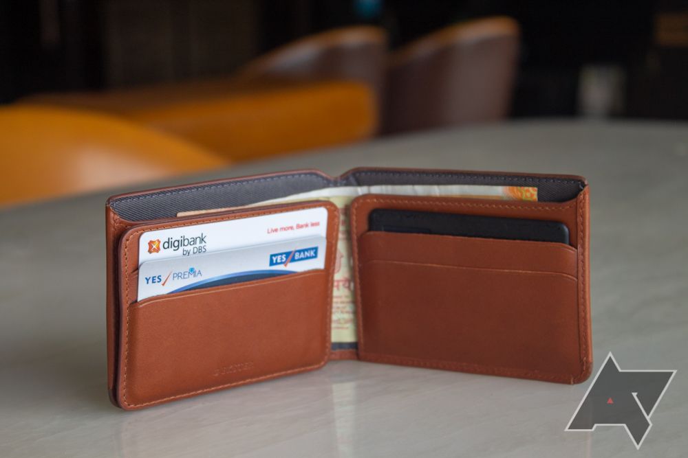 This smart wallet doesn’t look like one, and has a neat trick up its sleeve