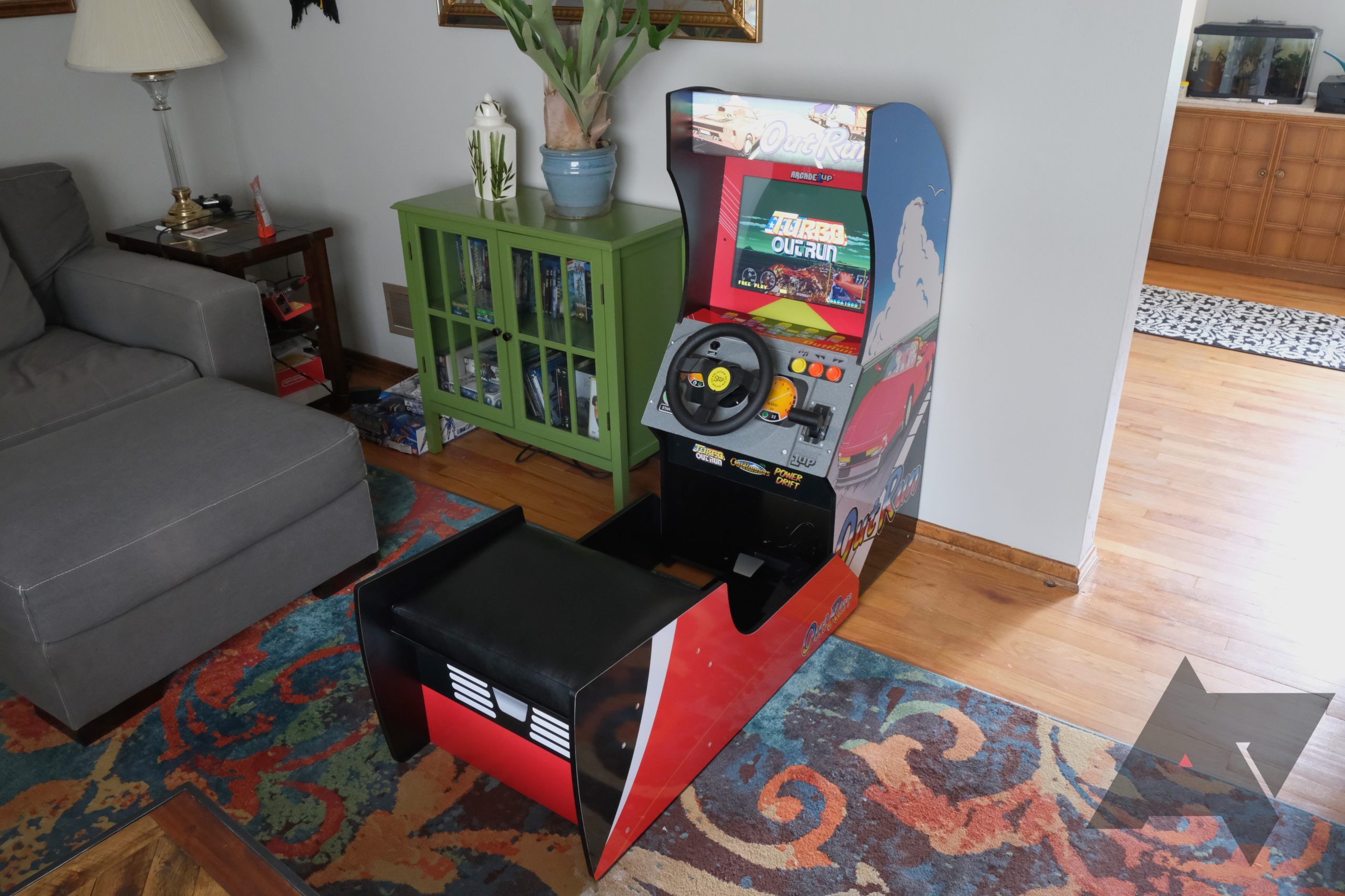 I put an Outrun arcade machine in my dining room so you don't have to ...