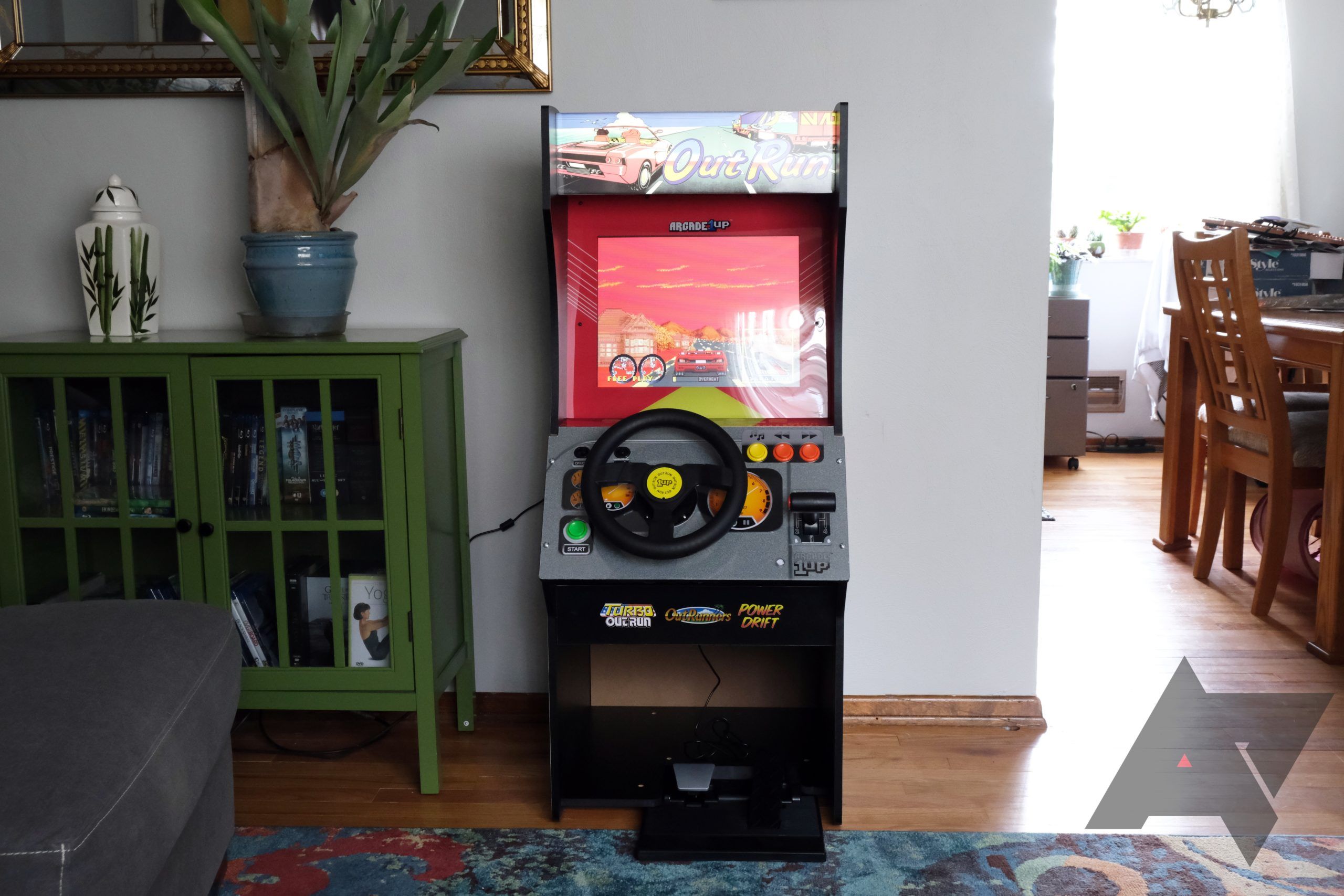 I put an Outrun arcade machine in my dining room so you don't have to ...