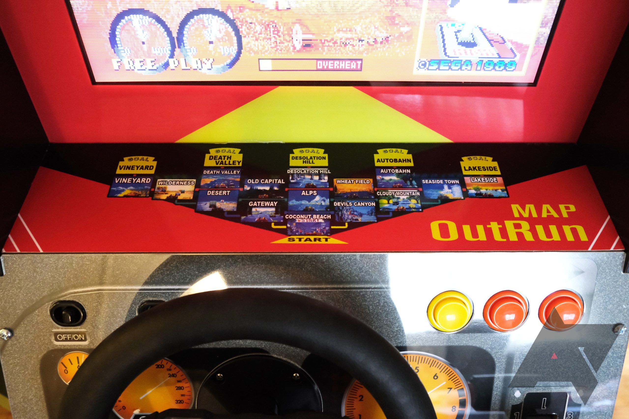 I put an Outrun arcade machine in my dining room so you don't have to ...