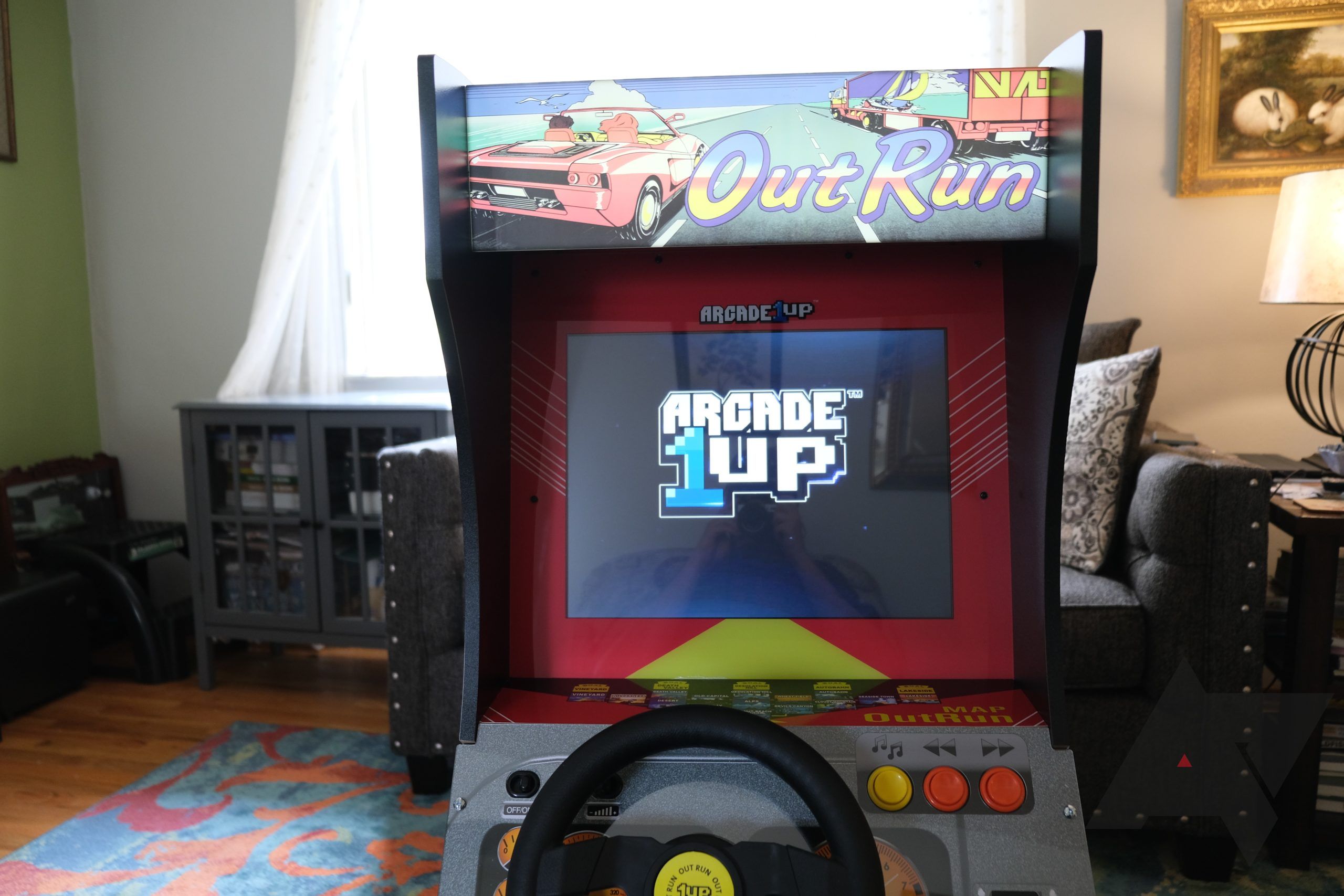 I put an Outrun arcade machine in my dining room so you don't have to ...