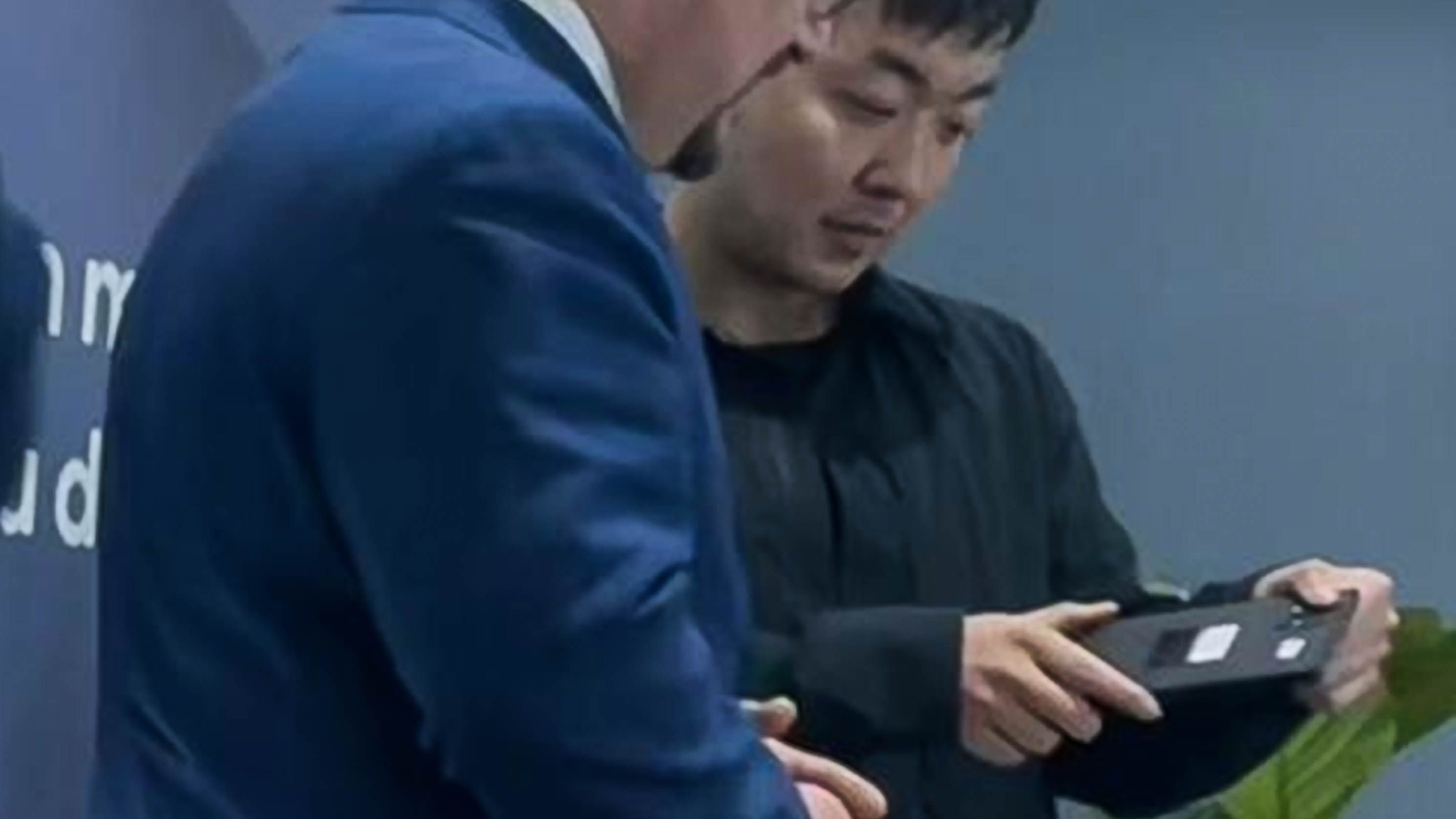 This might be your first blurry look at the Nothing phone