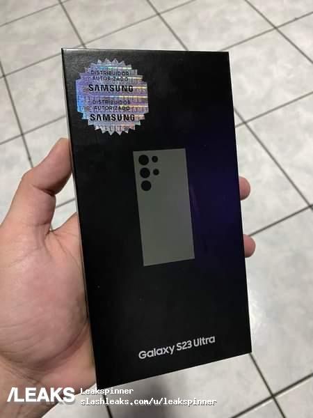 Leaked photos show how the Samsung Galaxy S23 Ultra will look in stores