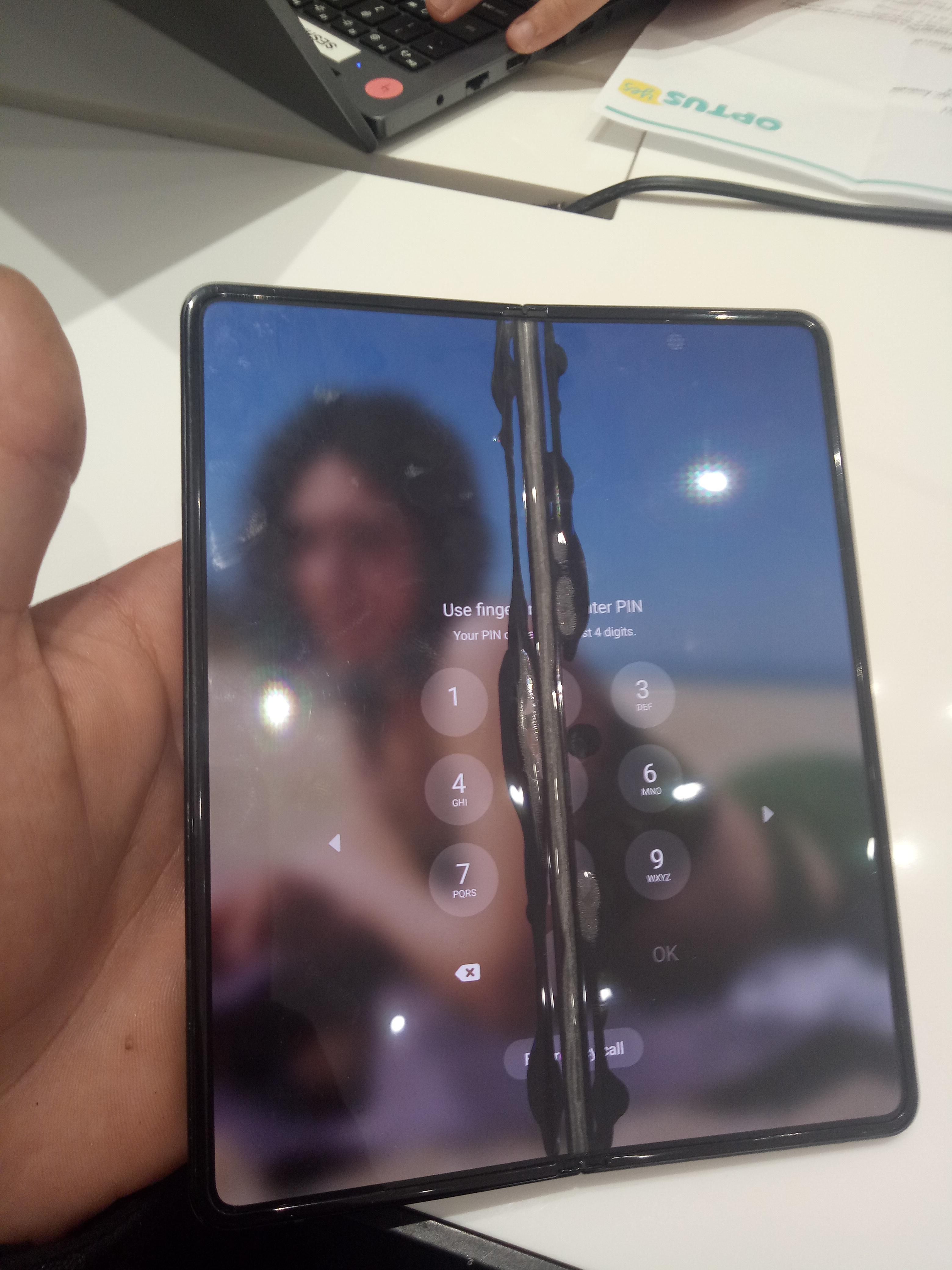 Some Samsung Galaxy Z Fold 3 screens appear to be failing just outside ...