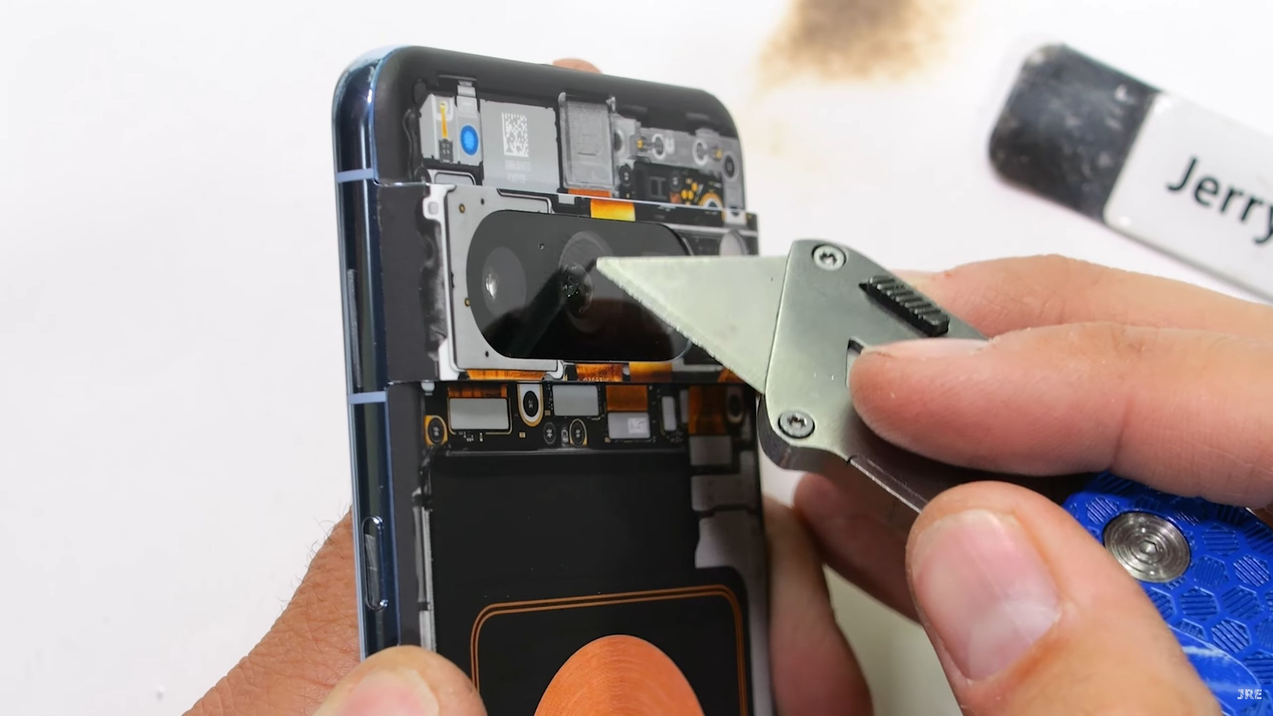 Google’s Pixel 8 Pro learns from its predecessor’s shortcomings in ...