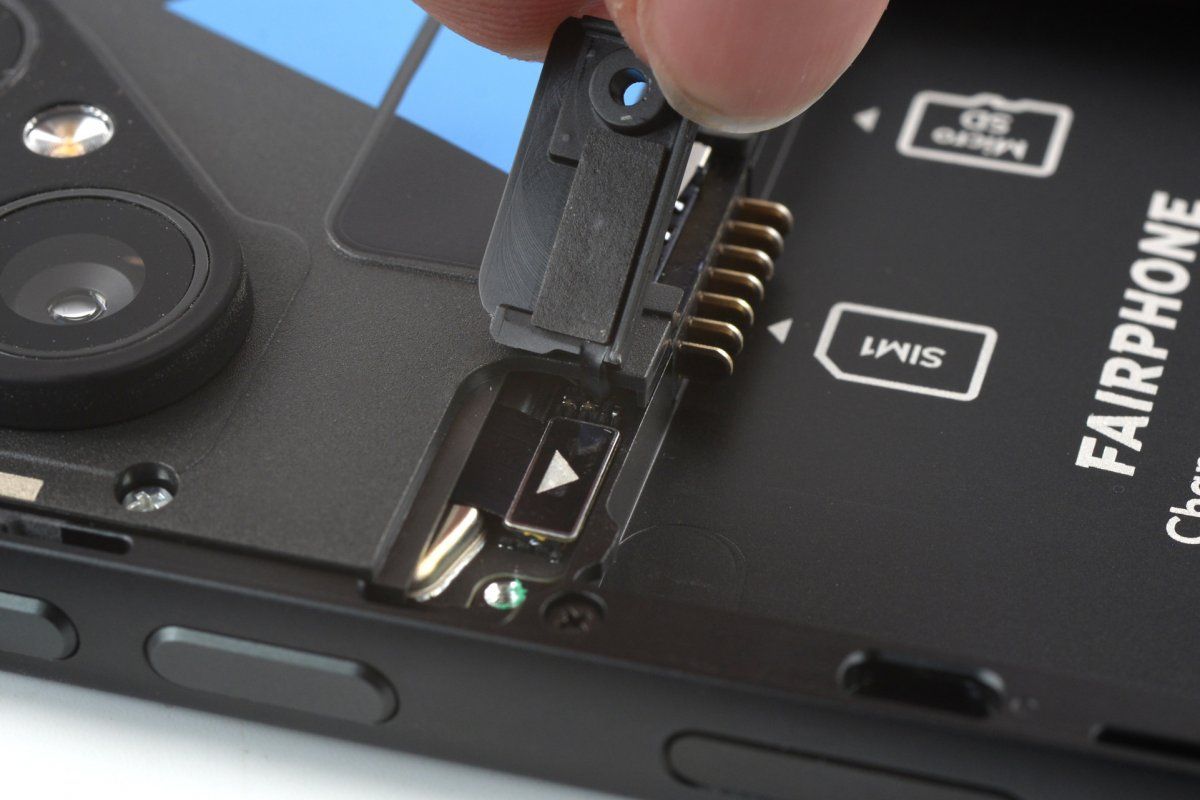 iFixit endorses the Fairphone 5 with a perfect repairability score