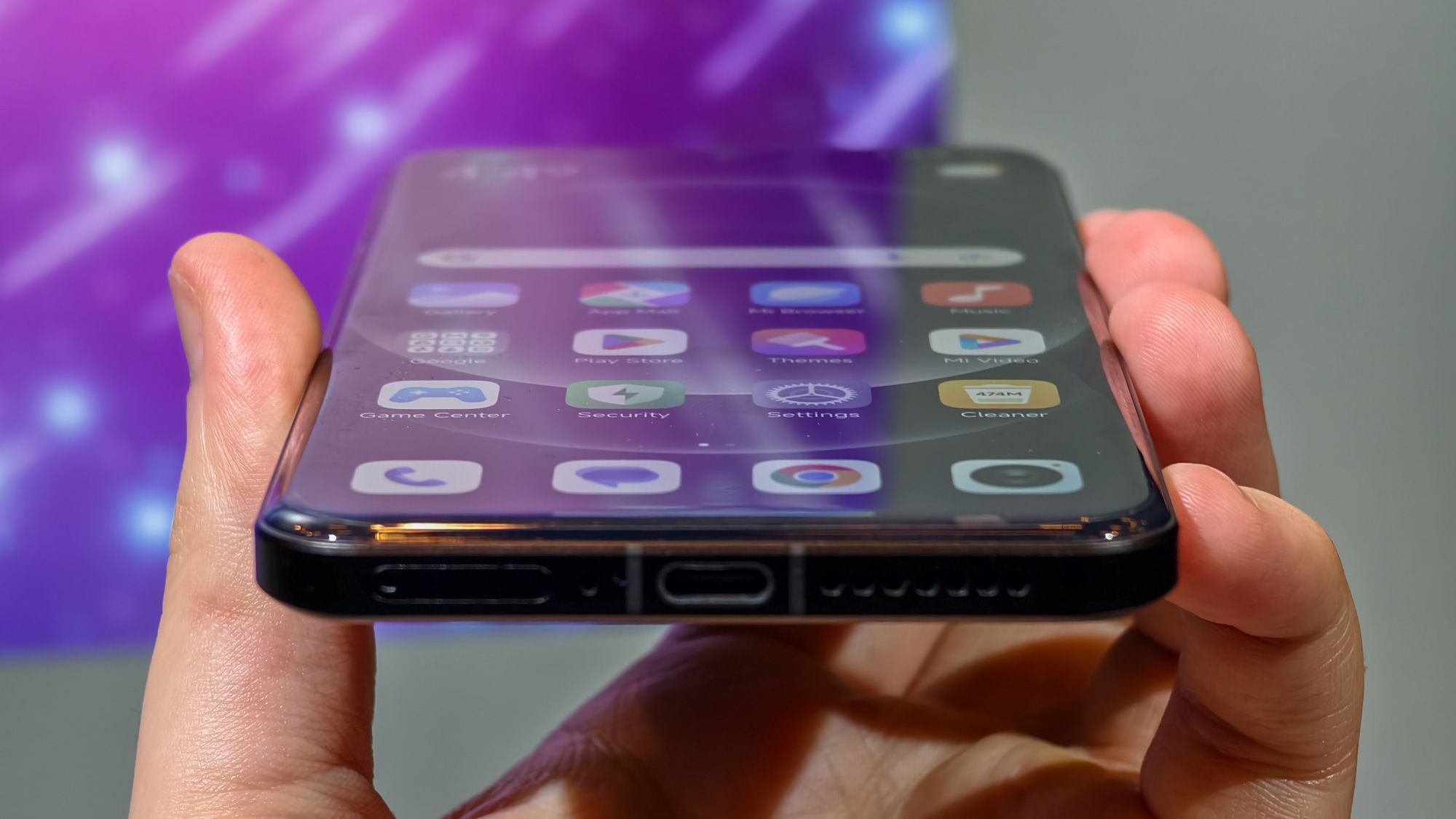 I like this curved screen better than Samsung's flat phones