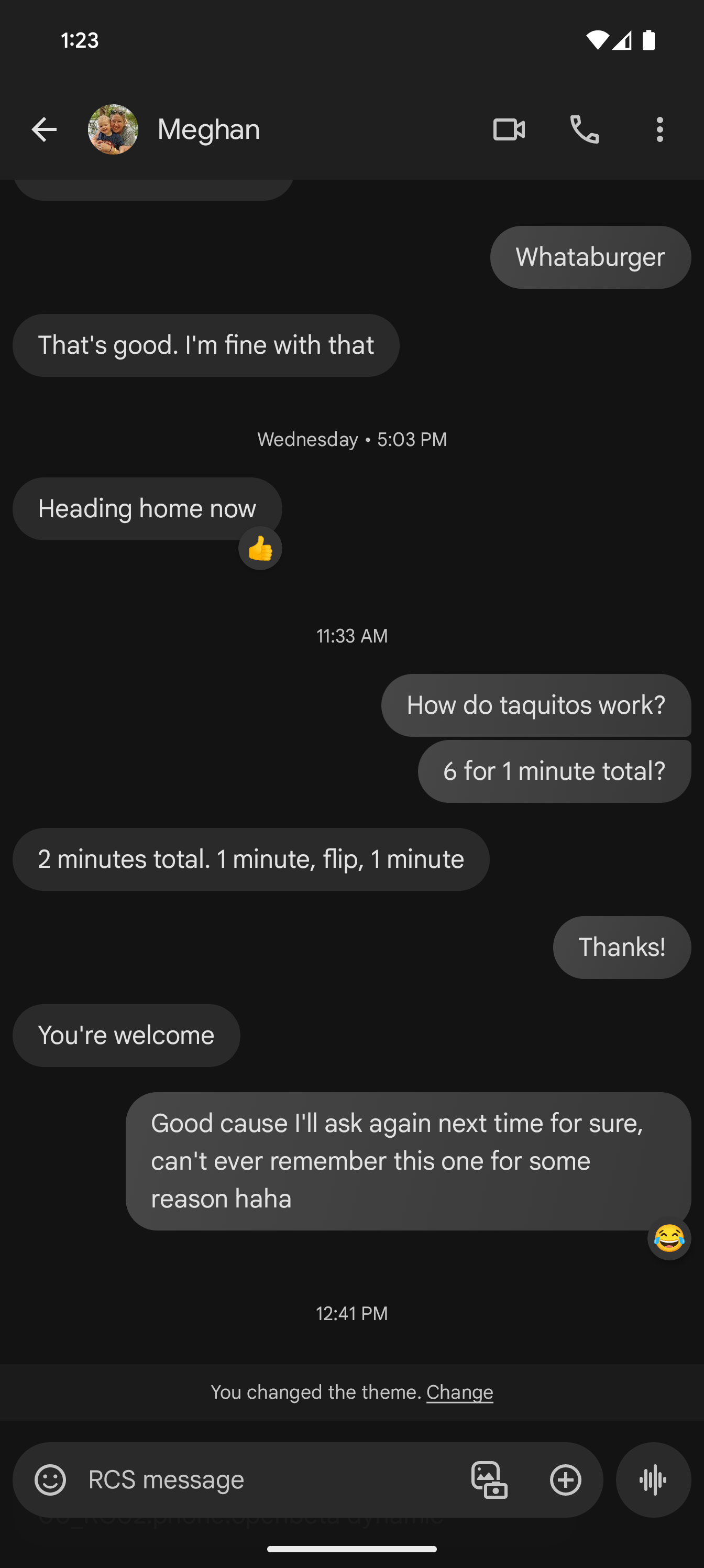 Google Messages is starting to roll out custom RCS colors