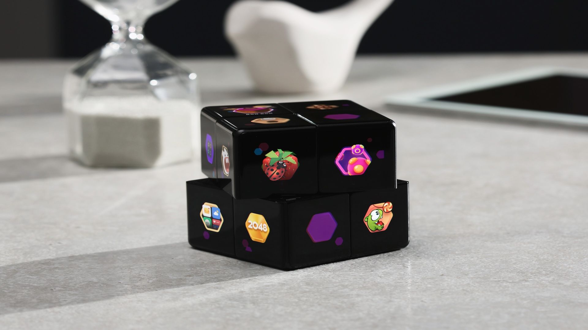 The WOWCube is a Rubik's Cube that plays mobile games