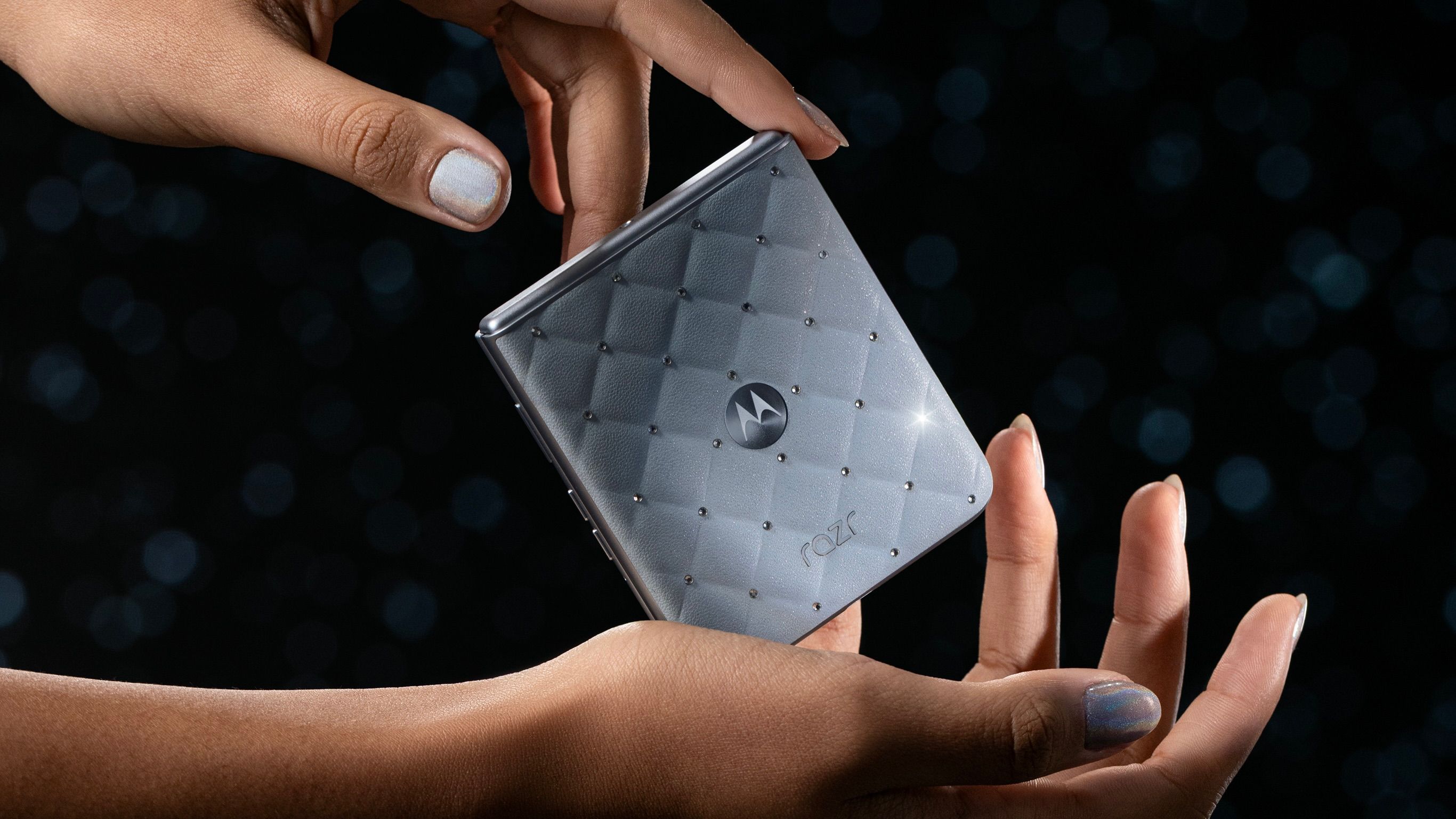 Motorola Razr (2024) vs. Razr+ (2024): Value for money or perfect ...