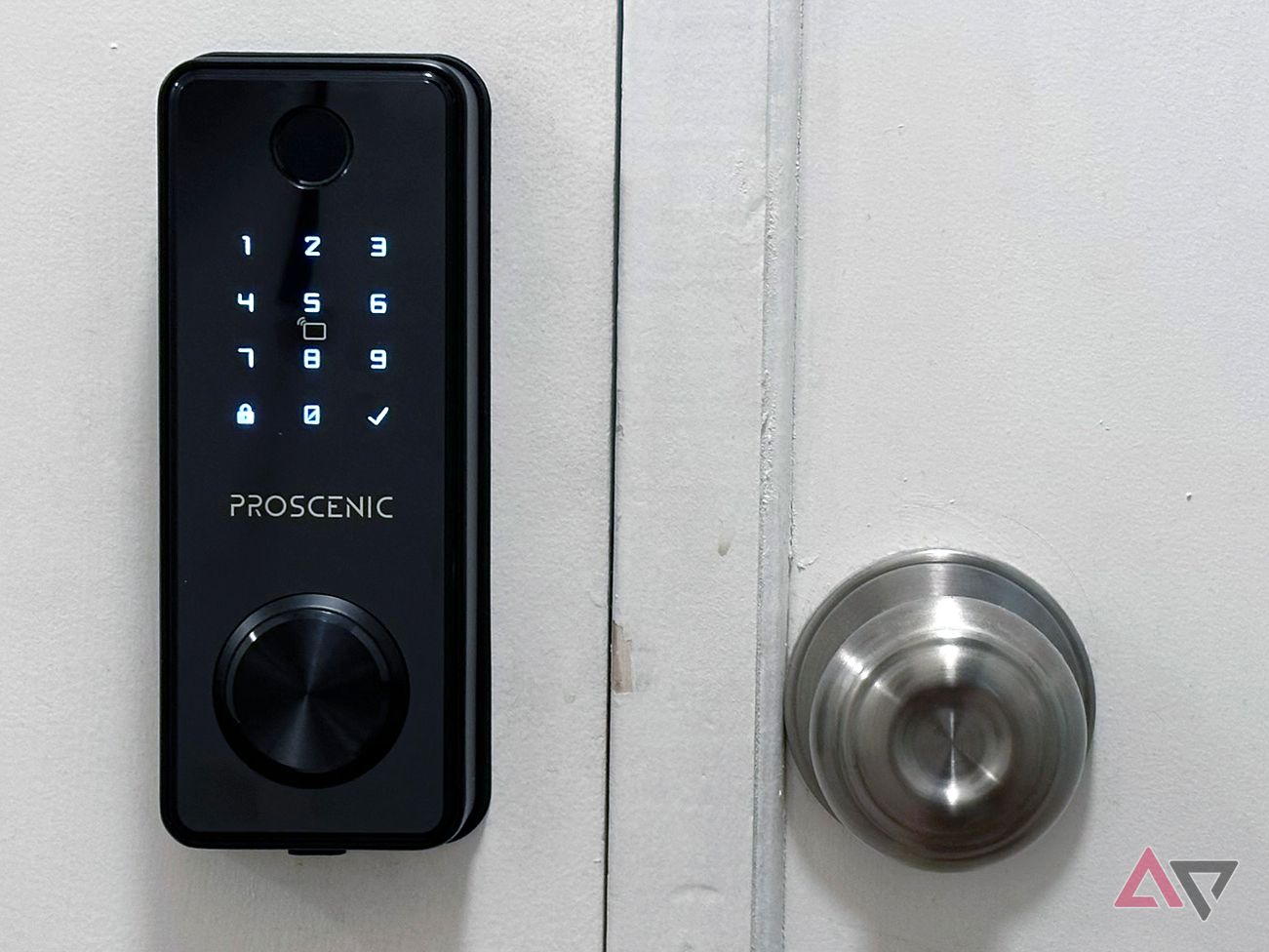Proscenic Smart Lock L60 review: Big, loud, and basic