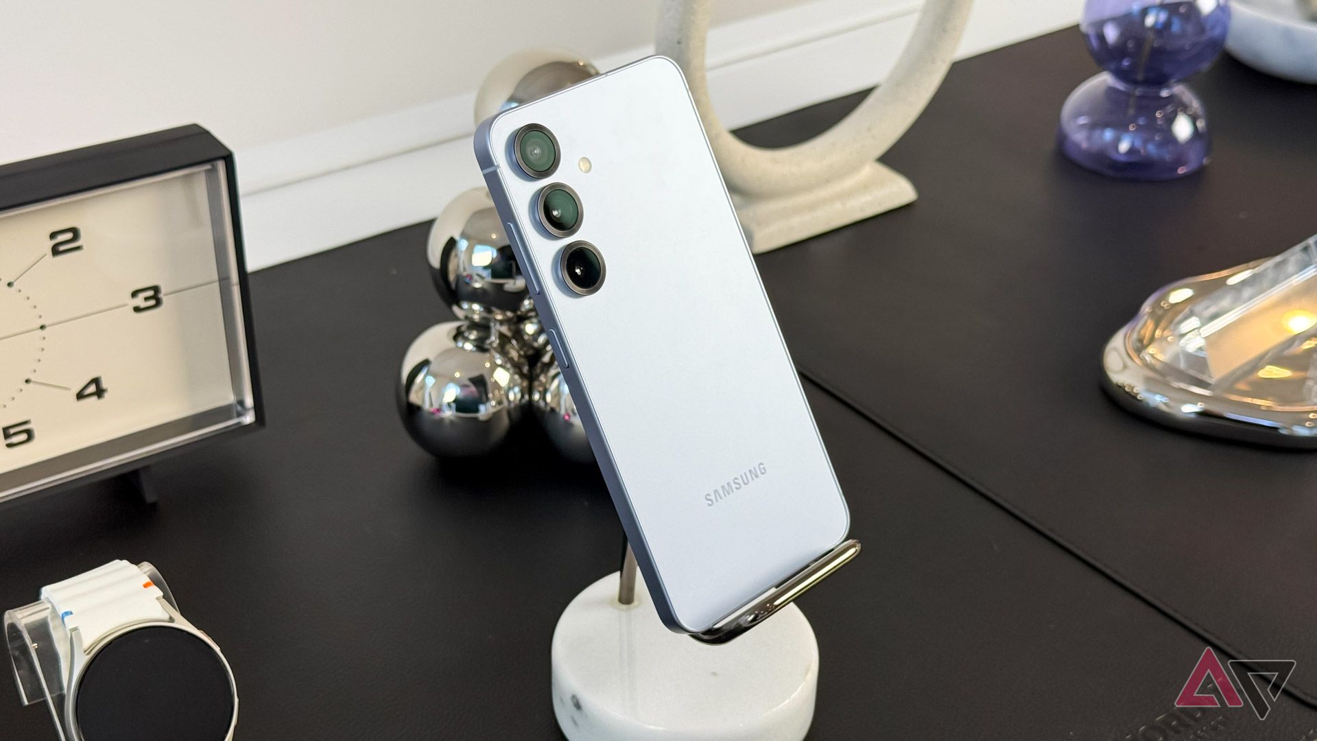 How do smartphone cameras work?