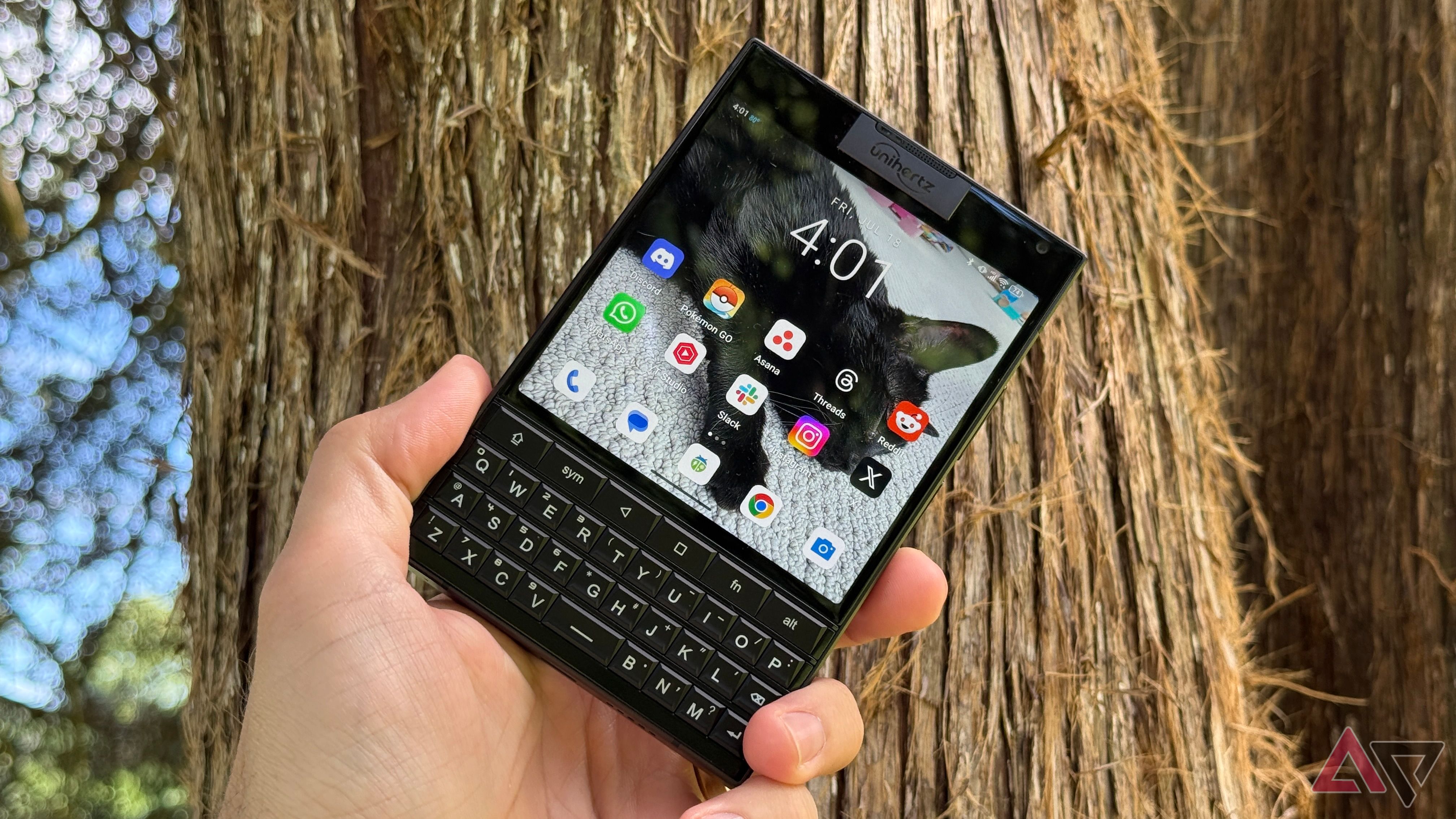 Unihertz Titan 2: The BlackBerry lover's dream phone in 2025